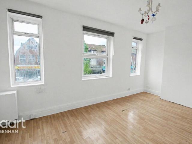 Rowallen Parade, Green Lane, Dagenham 3 bed flat to rent £1,800 pcm £415 pw