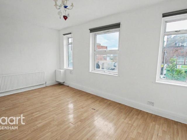 Rowallen Parade, Green Lane, Dagenham 3 bed flat to rent £1,800 pcm £415 pw