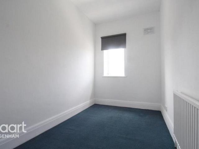 Rowallen Parade, Green Lane, Dagenham 3 bed flat to rent £1,800 pcm £415 pw