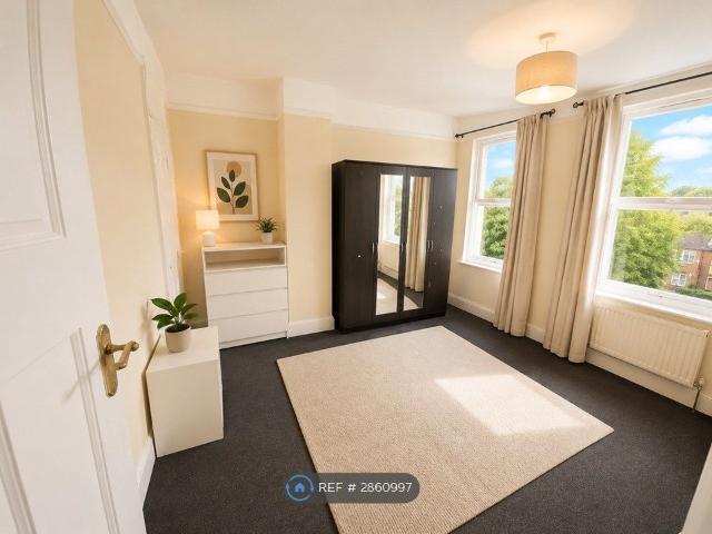 Rowallen Parade, Dagenham RM8, 3 bed maisonette to rent, £1,995 pcm | PrimeLocation