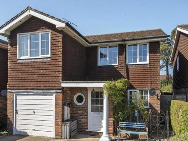 Rowan Tree Close, Liss, 4 Bedroom Detached