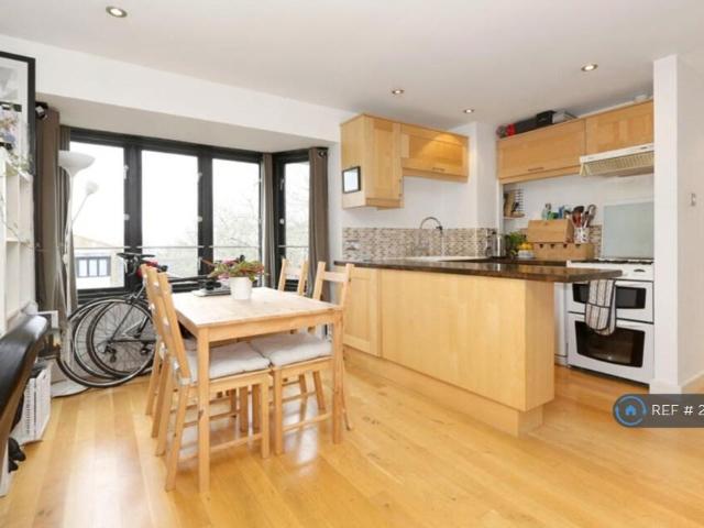 Rowan Walk, London, N19 2 bed flat to rent £2,200 pcm £508 pw