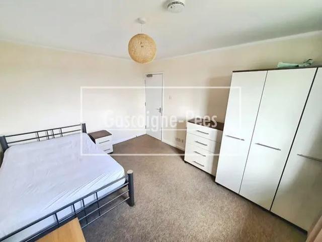 Rowan Close, Guildford GU1