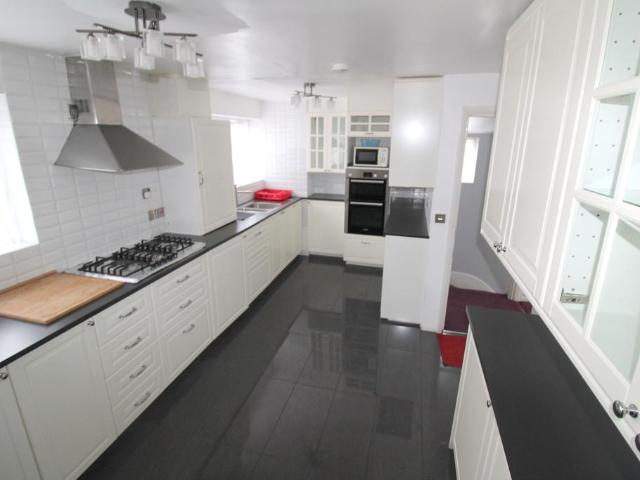 Rowan Road, West Drayton 3 bed townhouse to rent £2,300 pcm £531 pw