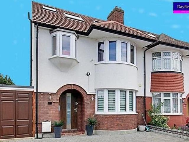 Rowantree Road, London, 4 Bedroom Semi detached