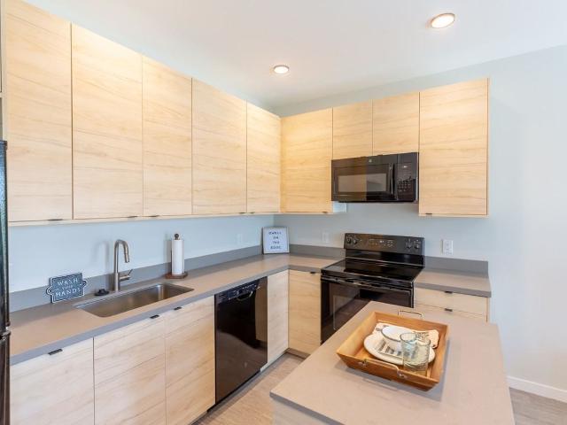 Rowat Lofts Apartments 1 Bedroom Apartment for Rent at 601 E Vine St, Des Moines, IA 50309 East Village