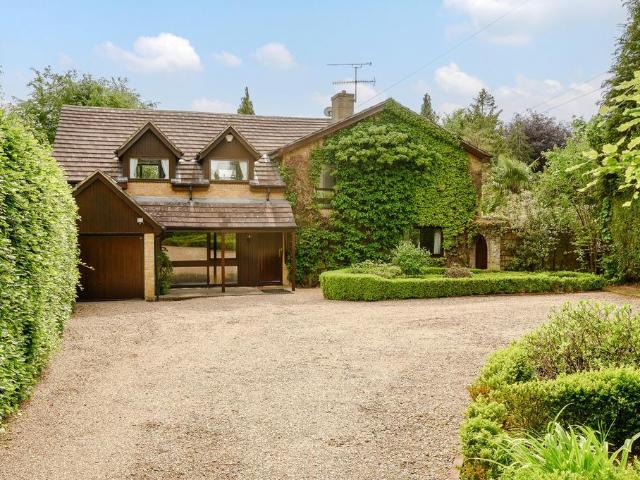 Rowbarns Way, East Horsley, KT24 4 bed detached house to rent £5,000 pcm £1,154 pw