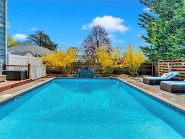Rowe Ave, Pawtucket, Home For Sale