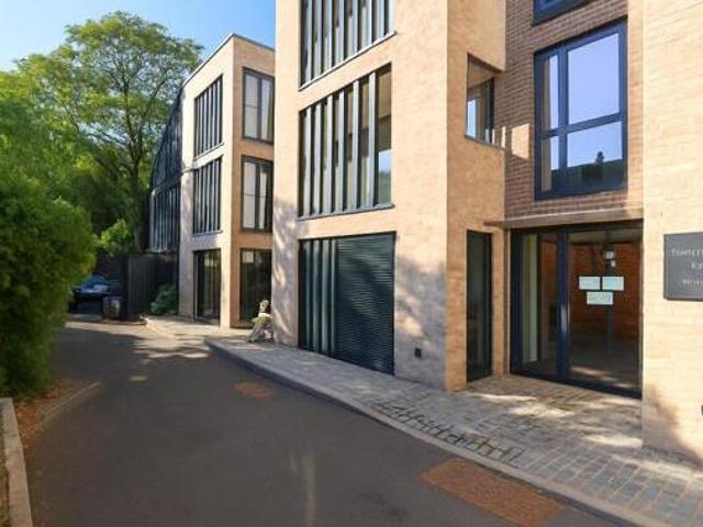 Rowe Lane, London, 2 Bedroom Apartment