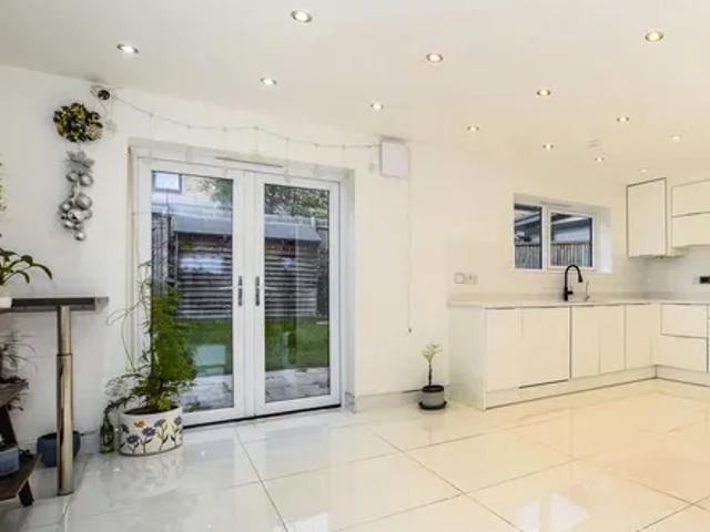 Rowell Drive, London, HA2 6FD, United Kingdom | 4 bed townhouse for rent #166934102 | Rentberry