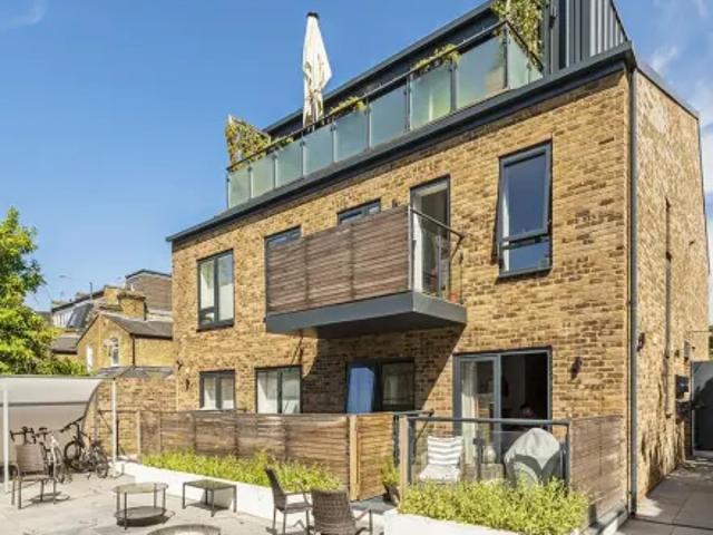 Rowell Drive, London, HA2 6QN, United Kingdom | 4 bed townhouse for rent #122403507 | Rentberry