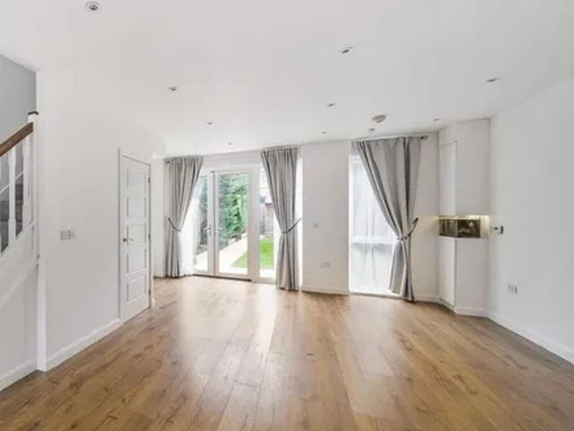 Rowen Avenue, Grahame Park, London, NW9 4AG, United Kingdom | 4 bed house for rent #135868281 | Rentberry