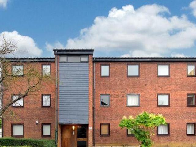 Rowlands Close, Mill Hill, 2 Bedroom Flat