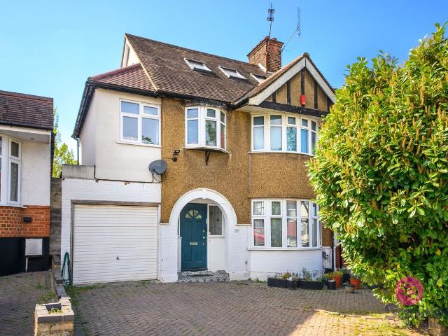 Rowsley Avenue, London NW4, 5 bed link detached house to rent, £4,500 pcm | PrimeLocation