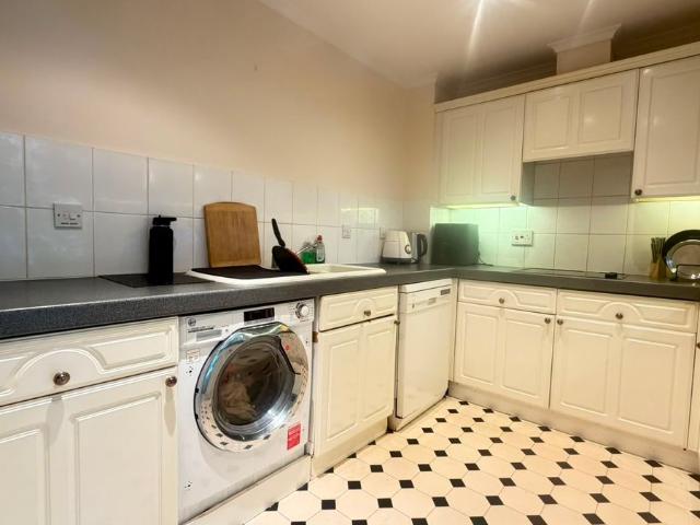 Roxborough Park, Harrow On The Hill HA1, 1 bed flat to rent, £1,640 pcm | PrimeLocation