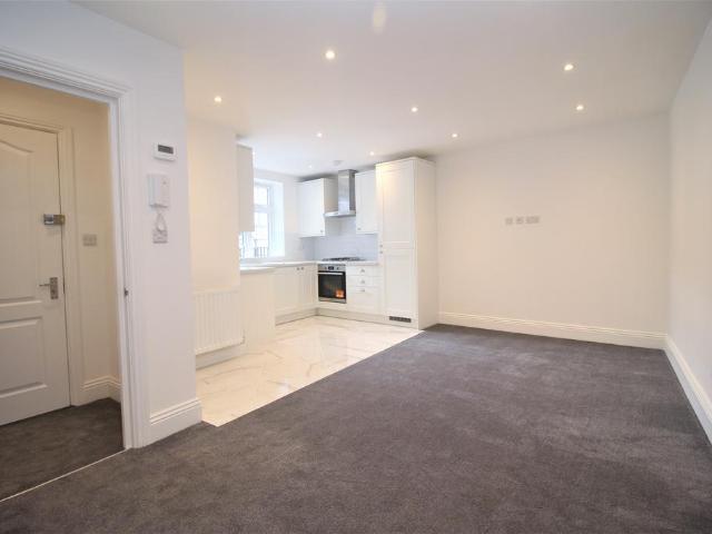 Roxborough Park, Harrow HA1 1 bed flat to rent £1,550 pcm £358 pw