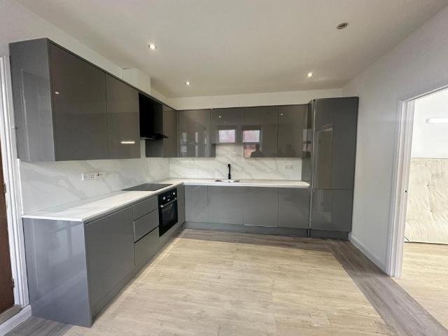 Roxborough Road, HA1 1NT 2 bed flat to rent £1,800 pcm £415 pw