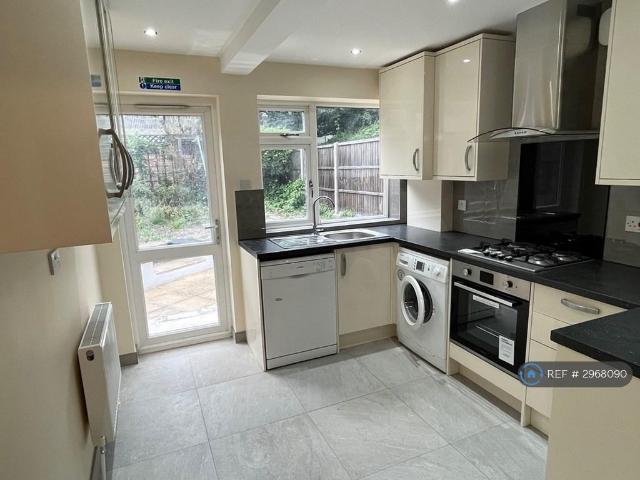 Roxborough Road, Harrow, HA1 2 bed flat to rent £1,795 pcm £414 pw