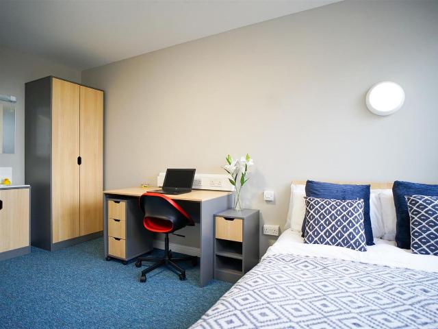 Roxburgh Place, Edinburgh EH8, 1 bed flat to rent, £932 pcm | PrimeLocation