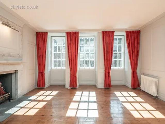 Roxburgh's Close, City of Edinburgh, EH1 1LW, United Kingdom | 2 bed apartment for rent #167381556 | Rentberry