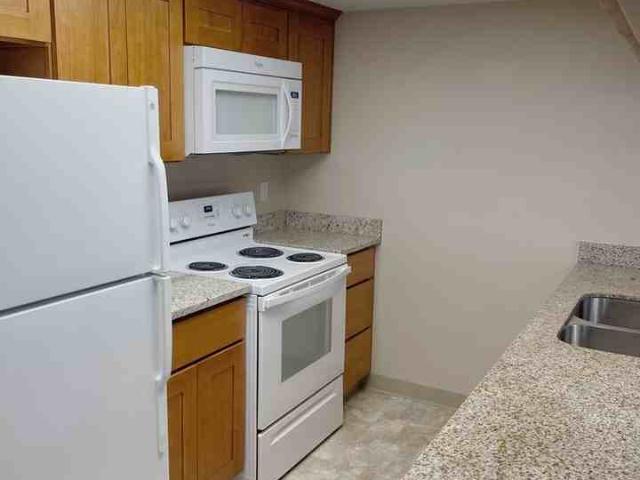 Roxclif Apartments 1 Bedroom Apartment for Rent at 1908 Sw Roxbury Ave, Cedar Hills, OR 97225 Cedar Hills Cedar Mill North