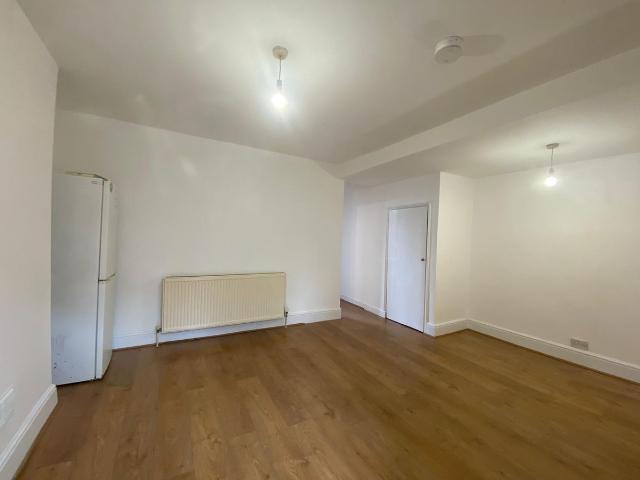 Roxeth Green Avenue, Harrow, London HA2, 1 bed flat to rent, £1,200 pcm | PrimeLocation