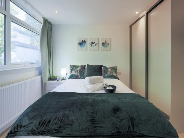 Roxeth Hill, Harrow HA2, Room to rent, £1,100 pcm | PrimeLocation