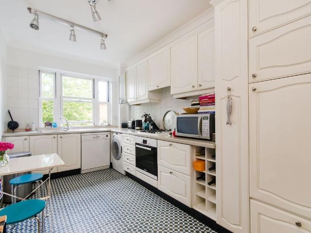 Roxeth Hill, Harrow HA2, 2 bed flat to rent, £1,900 pcm | PrimeLocation