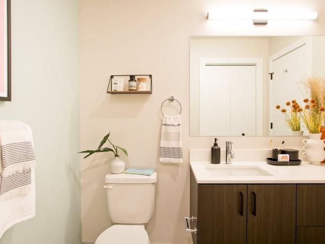 Roxford at The Crosswalks 1 Bedroom Apartment for Rent at 1020 E Armour Blvd, Kansas City, MO 64109 North Hyde Park