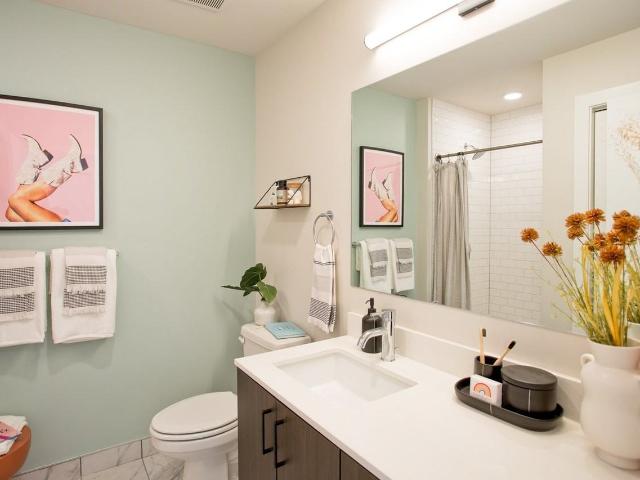 Roxford at The Crosswalks 1 Bedroom Apartment for Rent at 1020 E Armour Blvd, Kansas City, MO 64109 North Hyde Park