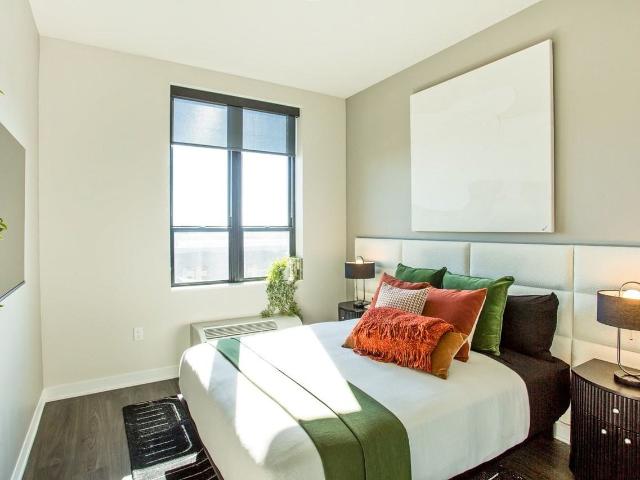 Roxford at The Crosswalks 1 Bedroom Apartment for Rent at 1020 E Armour Blvd, Kansas City, MO 64109 North Hyde Park