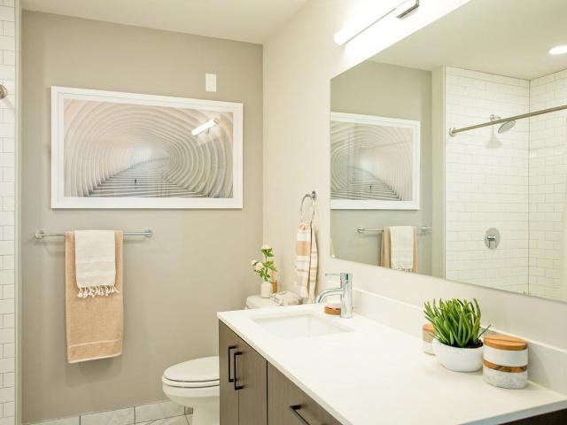 Roxford at The Crosswalks 1 Bedroom Apartment for Rent at 1020 E Armour Blvd, Kansas City, MO 64109 North Hyde Park