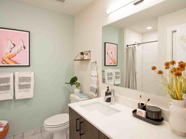 Roxford at The Crosswalks 2 Bedroom Apartment for Rent at 1020 E Armour Blvd, Kansas City, MO 64109 North Hyde Park