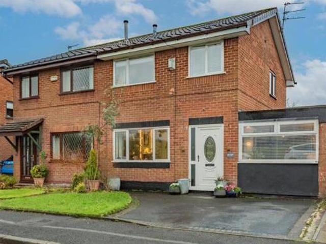 Royton, Bullcote Green, Oldham, 4 Bedroom Semi detached