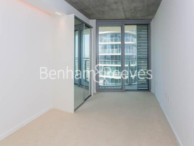 Royal Victoria, Hoola Apartments E16 3 bed apartment to rent £3,300 pcm £762 pw