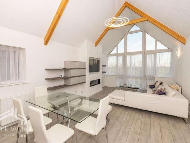 Royal View, Links Gate, St. Annes, FY8