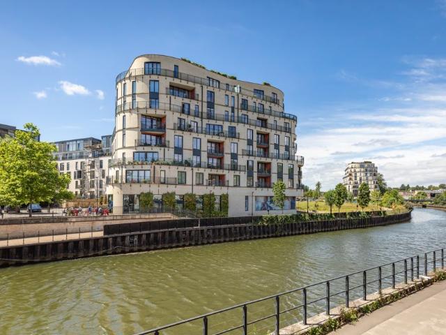 Royal View, Victoria Bridge Road, Bath BA2, 2 bed flat to rent, £2,500 pcm | PrimeLocation
