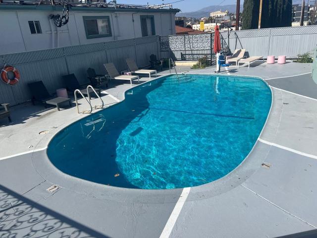 Royal Viking Apartments 4 Bedroom Apartment for Rent at 2025 W 3rd St, Los Angeles, CA 90057 Westlake