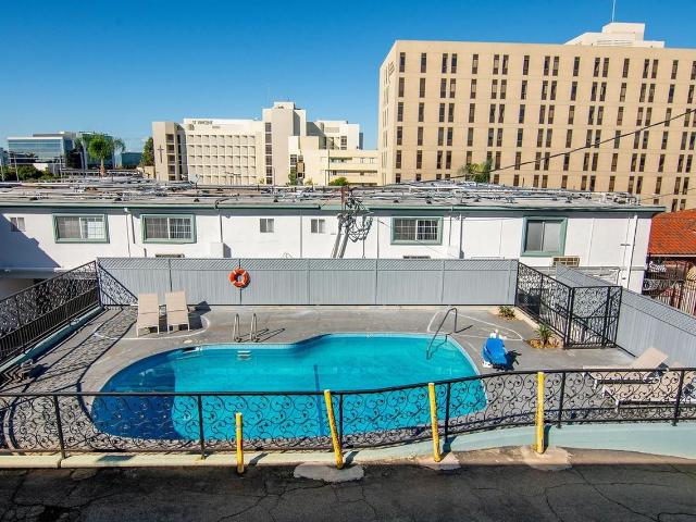 Royal Viking Studio Apartment for Rent at 2025 W 3rd St, Los Angeles, CA 90057 Westlake