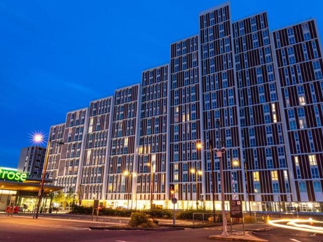 Royal Winchester House, Bracknell RG12, 2 bed flat to rent, £1,700 pcm | PrimeLocation
