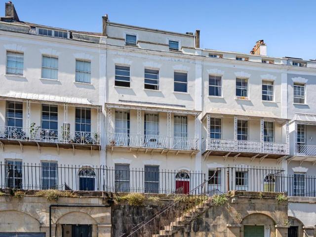 Royal York Crescent, Bristol. 3 bed apartment to rent £3,500 pcm £808 pw