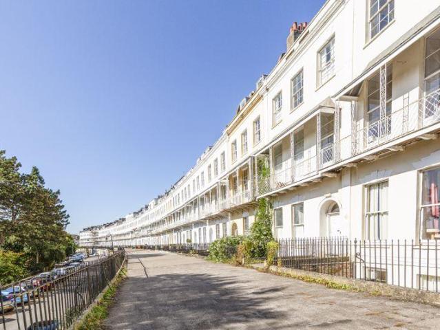 Royal York Crescent, Bristol 3 bed apartment to rent £3,300 pcm £762 pw