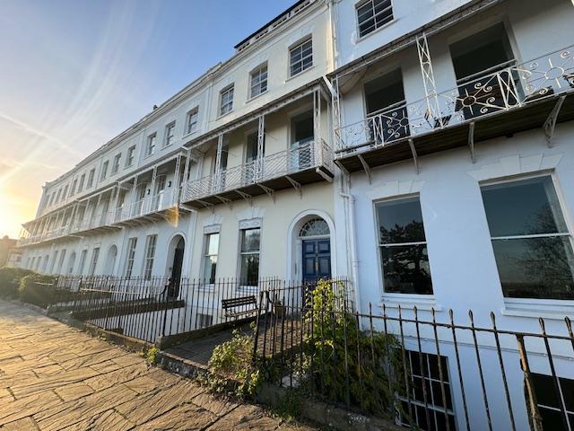 Royal York Crescent, BRISTOL 3 bed flat to rent £2,400 pcm £554 pw