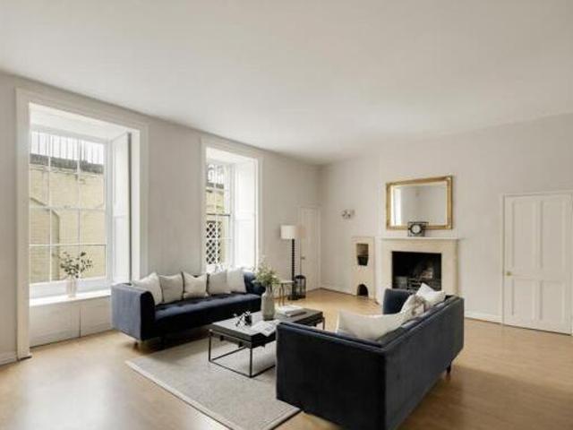 Royal York Crescent, Clifton, 2 Bedroom Flat