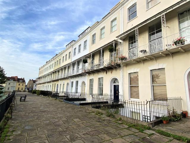 Royal York Crescent, Clifton, Bristol BS8, 2 bed flat to rent, £1,850 pcm | PrimeLocation