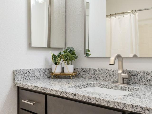 Royal Arms of Green Hills 2 Bedroom Apartment for Rent at 2011 Richard Jones Road, Nashville, TN 37215 Green Hills