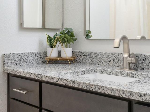 Royal Arms of Green Hills 2 Bedroom Apartment for Rent at 2011 Richard Jones Road, Nashville, TN 37215 Green Hills