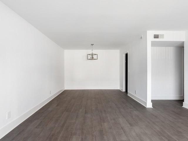Royal Arms of Green Hills 2 Bedroom Apartment for Rent at 2011 Richard Jones Road, Nashville, TN 37215 Green Hills