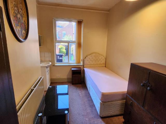Royal Avenue, Doncaster DN1 1 bed in a house share to rent £410 pcm £95 pw