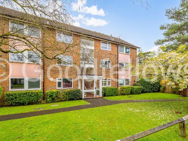 Royal Avenue, Worcester Park KT4, 2 bed flat to rent, £1,850 pcm | PrimeLocation